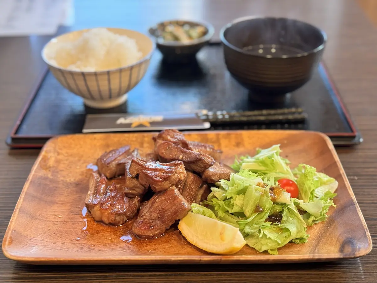 目を疑うボリューム…吉祥寺の「牛タンAZABU屋」1380円柔らか厚切り牛タンランチ | 吉祥寺ファンページ