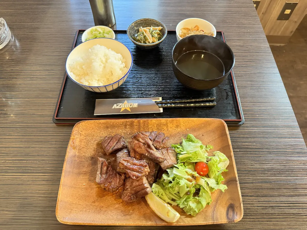 目を疑うボリューム…吉祥寺の「牛タンAZABU屋」1380円柔らか厚切り牛タンランチ | 吉祥寺ファンページ