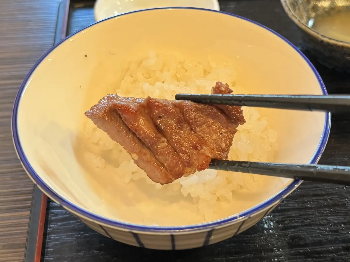 目を疑うボリューム…吉祥寺の「牛タンAZABU屋」1380円柔らか厚切り牛タンランチ | 吉祥寺ファンページ