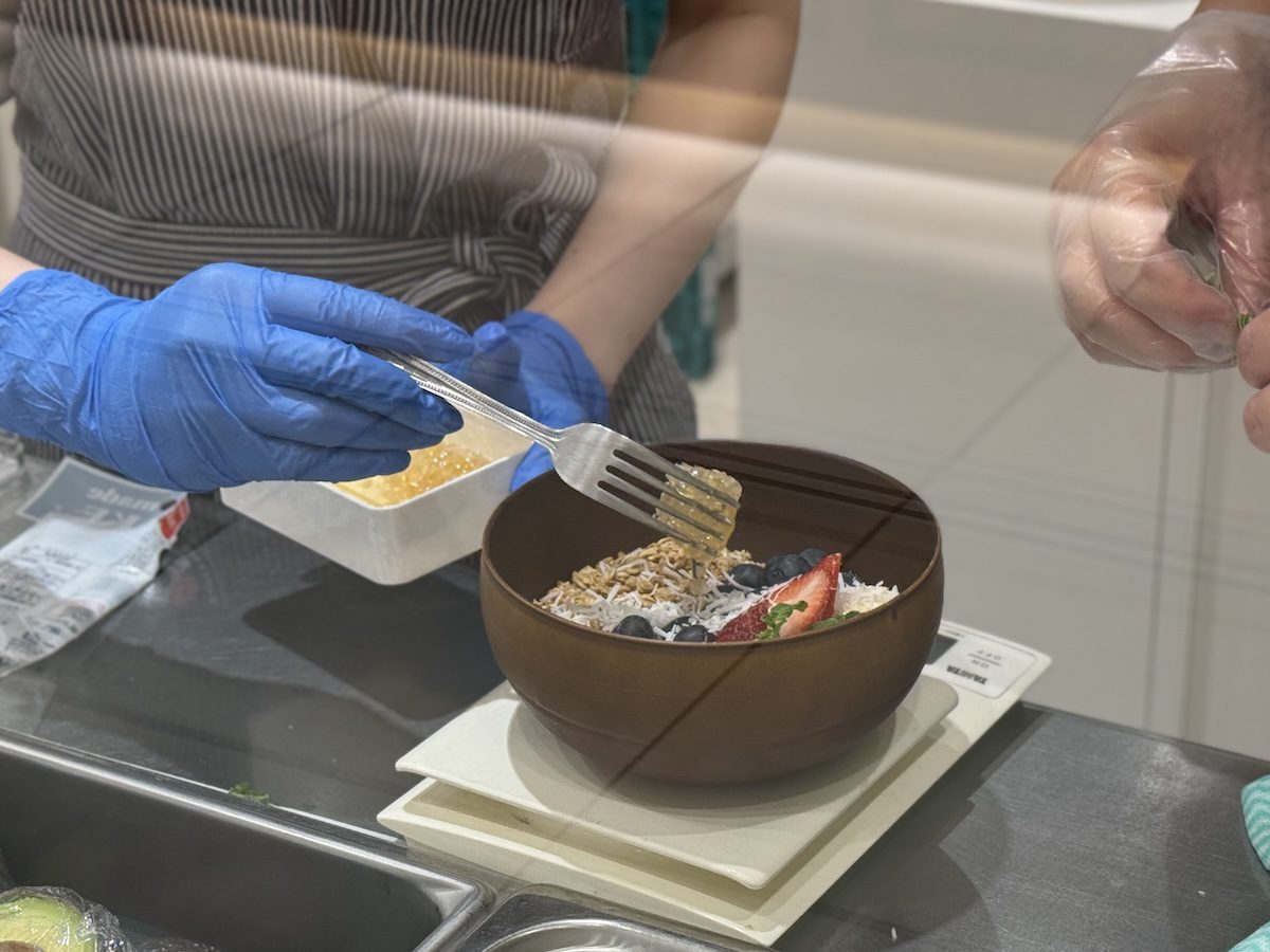 吉祥寺「VEGETOMO」好みのトッピングで“自分だけの濃厚アサイーボウル”とマンゴージェラート | 吉祥寺ファンページ