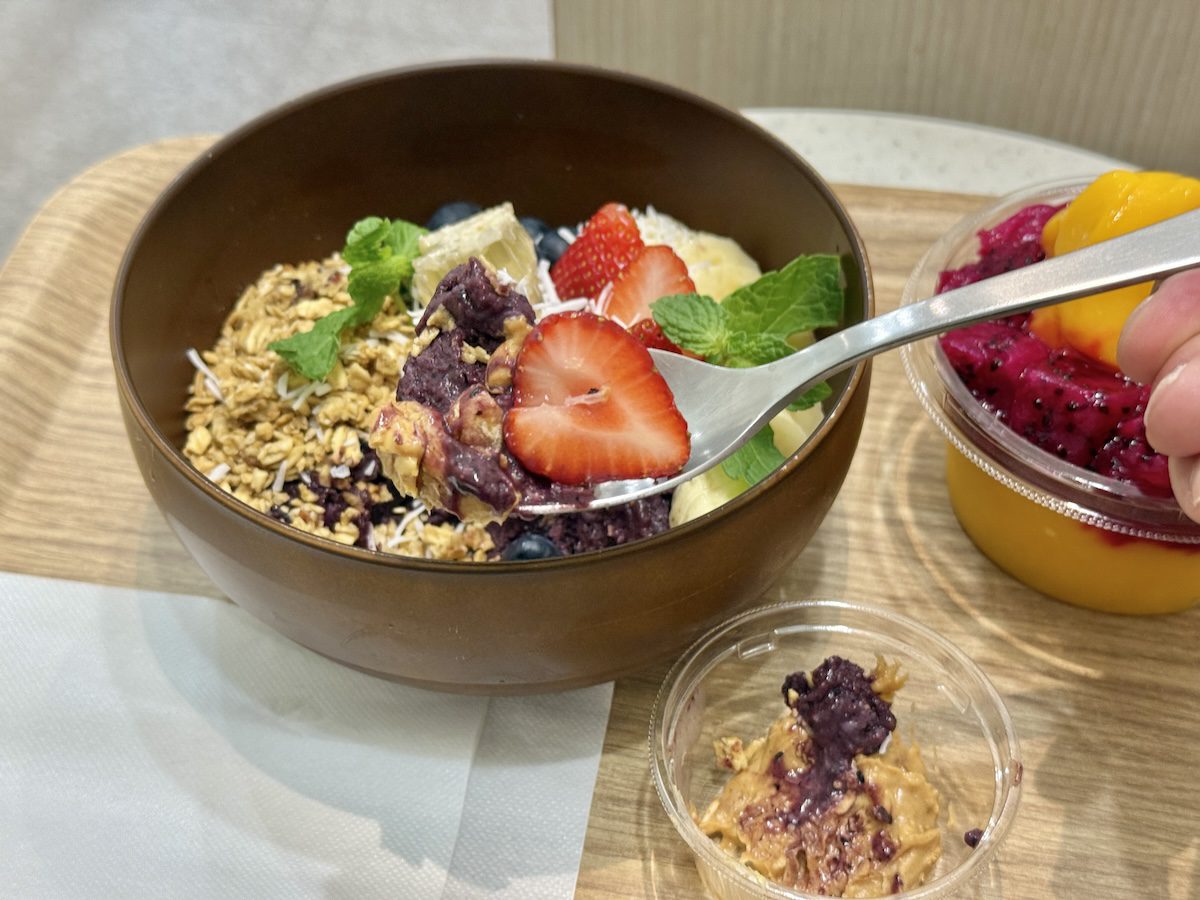 吉祥寺「VEGETOMO」好みのトッピングで“自分だけの濃厚アサイーボウル”とマンゴージェラート | 吉祥寺ファンページ